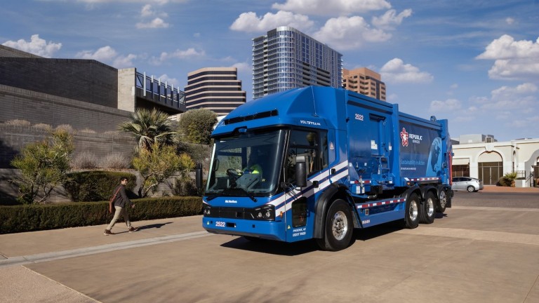 Republic Services orders 100 electric collection trucks from McNeilus