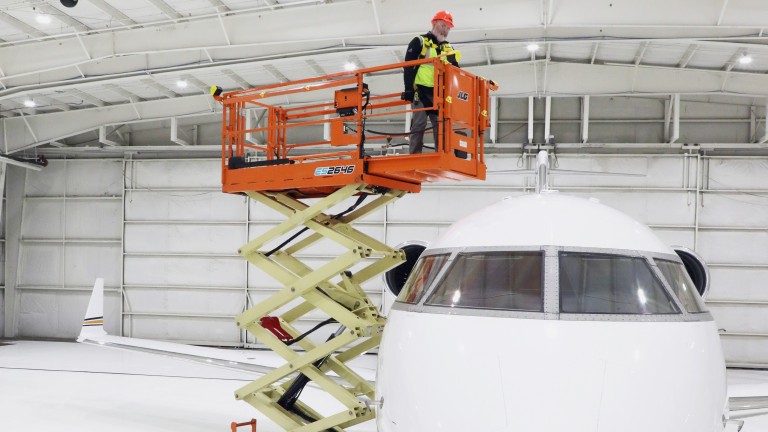 JLG scissor lift aviation package